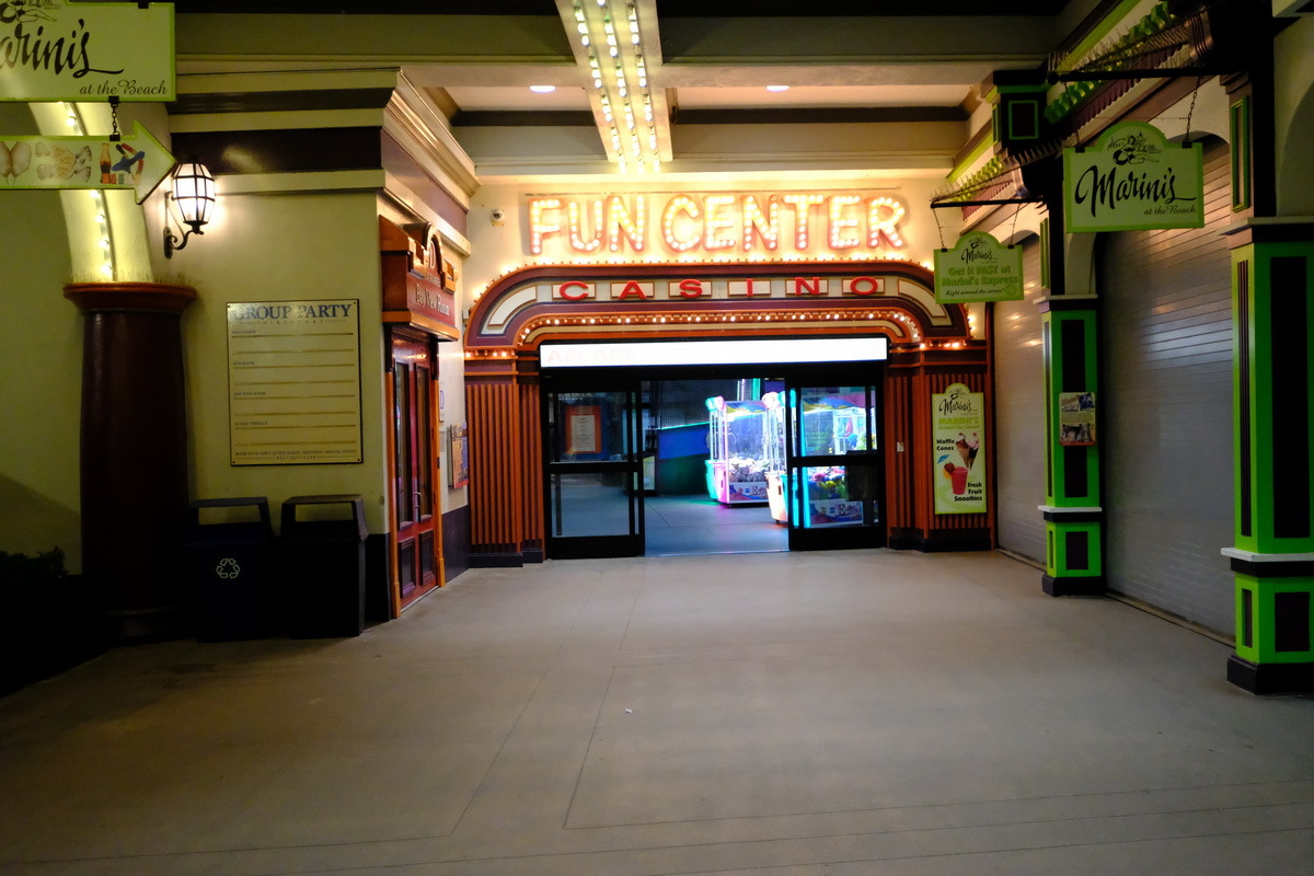 Arcade Entrance After Hours 8007 HiRes