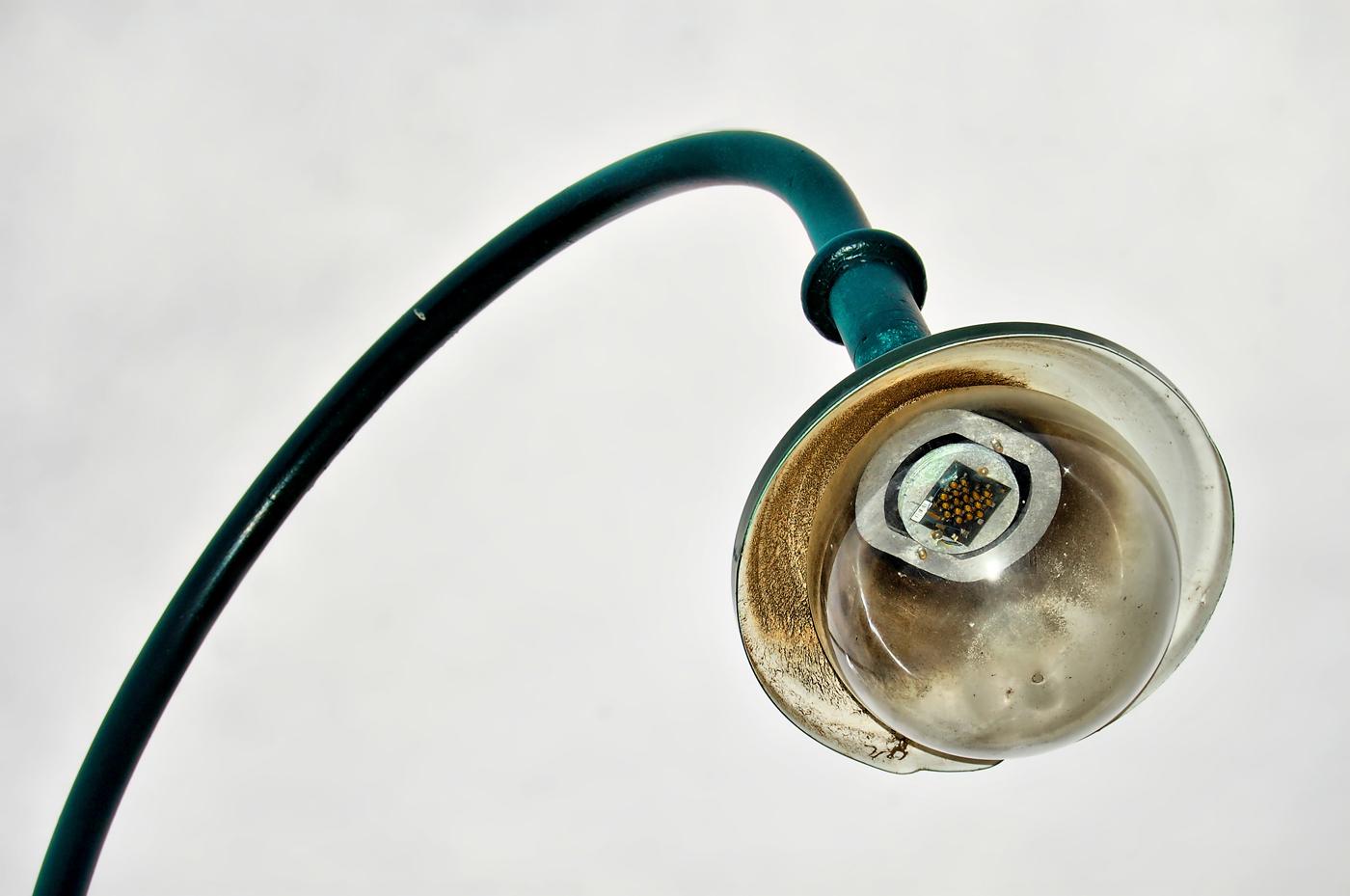 A droopy street light! by blinkings