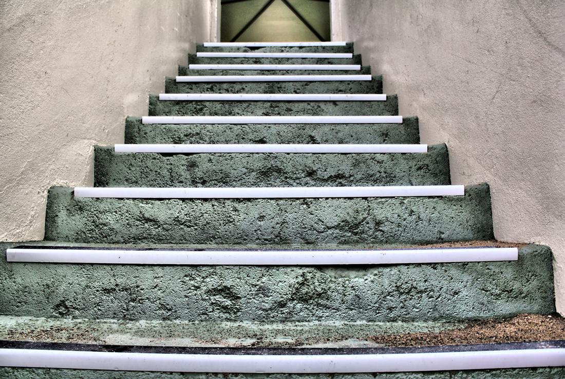 Steps to rotunda. by blinkings