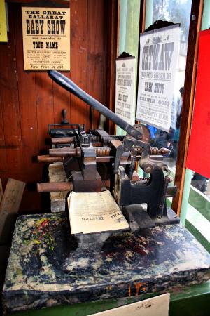 Old printing machine. by blinkings