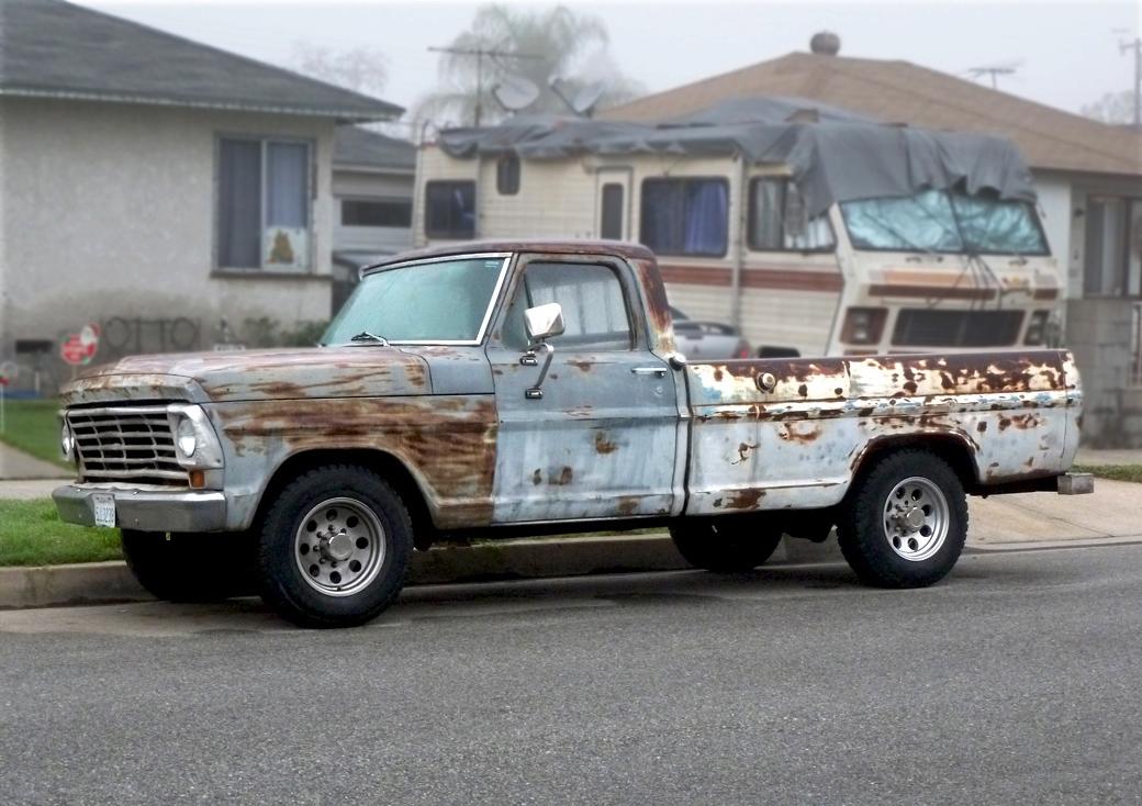 Rusted pickup truck by goodoleboy