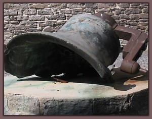 broken bell by ceyval